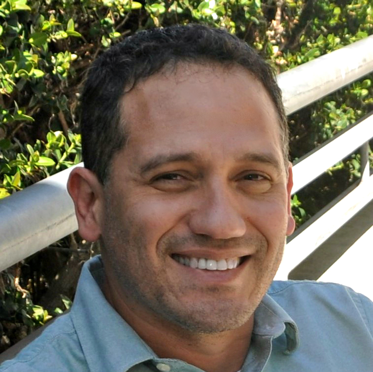 Ernesto Cisneros' MG Debut Efrén Divided is a Must-Read - Erin Dealey